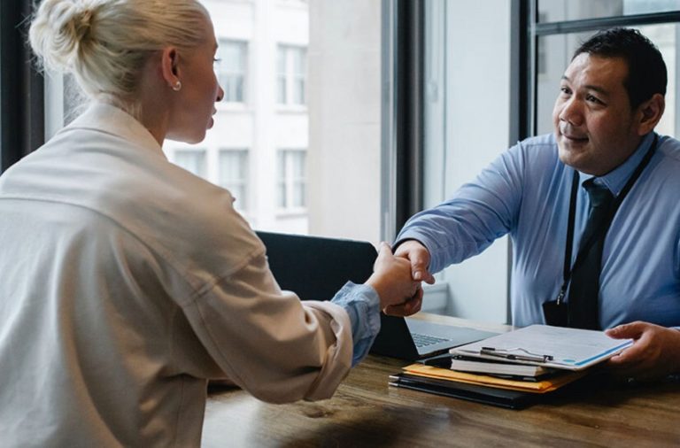 How to hire your first employee - Sesame HR
